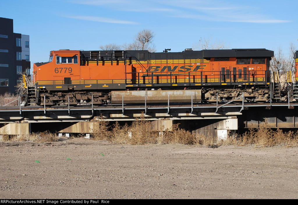 BNSF 6779
